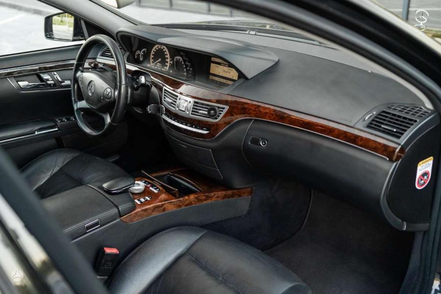 Melns Mercedes-Benz S 350 2010 Klaipėda, ar dzinēja tilpumu 2.99 L un nobraukumu 363 tūkst. km par 8100 €, foto 47 vietnē AUTOMOTO.COM.LV