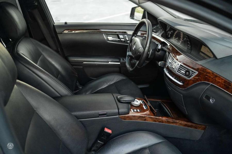 Melns Mercedes-Benz S 350 2010 Klaipėda, ar dzinēja tilpumu 2.99 L un nobraukumu 363 tūkst. km par 8100 €, foto 48 vietnē AUTOMOTO.COM.LV