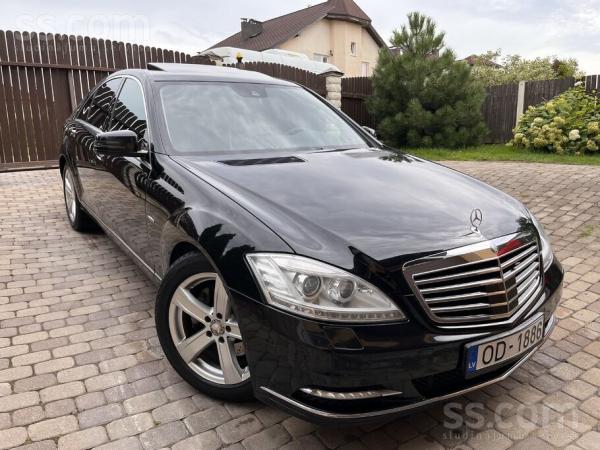 Black Mercedes-Benz S 350 2010 in Riga, with an engine capacity of 3.00 L and mileage of 298 thousand km for 10300 €, photo 8 on AUTOMOTO.COM.LV