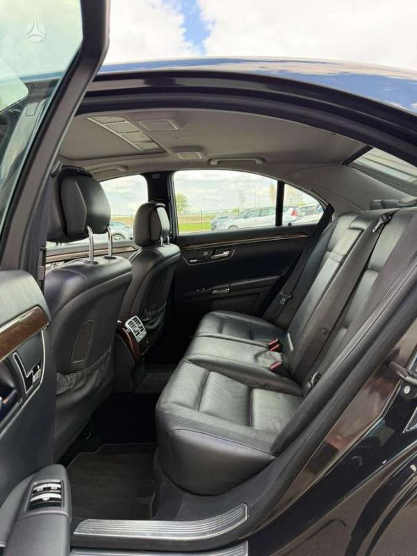 Mercedes-Benz S 350 2010 in Marijampole on AUTOMOTO.COM.LV Black Mercedes-Benz S 350 2010 in Marijampole, with an engine capacity of 2.99 L and mileage of 320 thousand km for 10999 €, photo 11 on AUTOMOTO.COM.LV