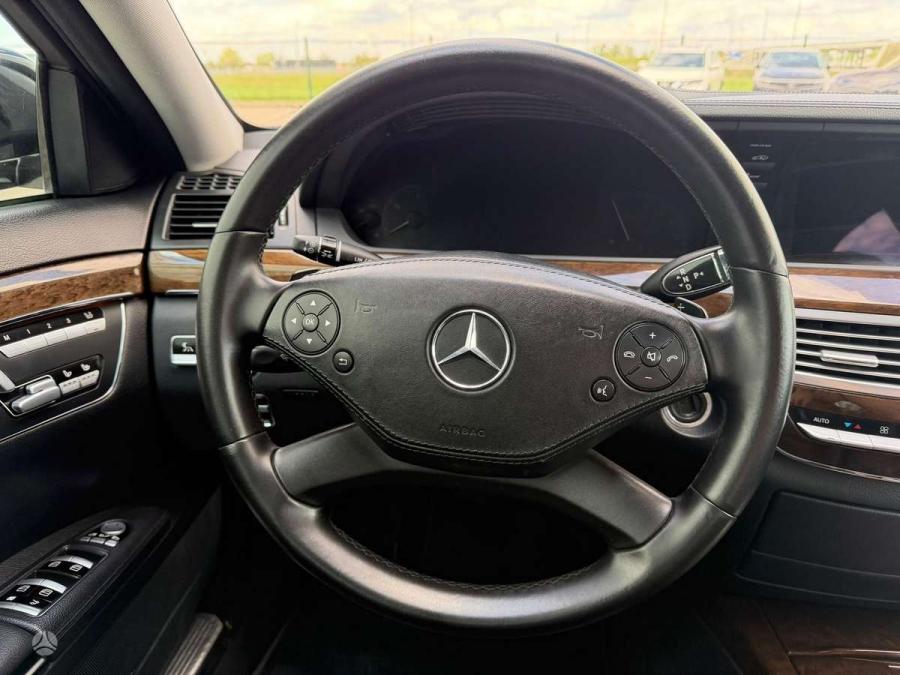 Melns Mercedes-Benz S 350 2010 Marijampole, ar dzinēja tilpumu 2.99 L un nobraukumu 320 tūkst. km par 10999 €, foto 38 vietnē AUTOMOTO.COM.LV