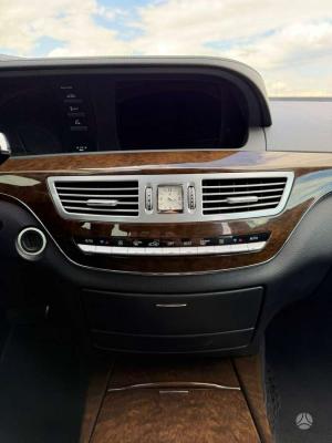 Melns Mercedes-Benz S 350 2010 Marijampole, ar dzinēja tilpumu 2.99 L un nobraukumu 320 tūkst. km par 10999 €, foto 39 vietnē AUTOMOTO.COM.LV