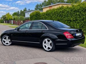 Melns Mercedes-Benz S 350 2010 Rīga, ar dzinēja tilpumu 3.00 L un nobraukumu 319 tūkst. km par 10000 €, foto 9 vietnē AUTOMOTO.COM.LV