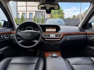 Melns Mercedes-Benz S 350 2010 Rīga, ar dzinēja tilpumu 3.00 L un nobraukumu 319 tūkst. km par 10000 €, foto 18 vietnē AUTOMOTO.COM.LV