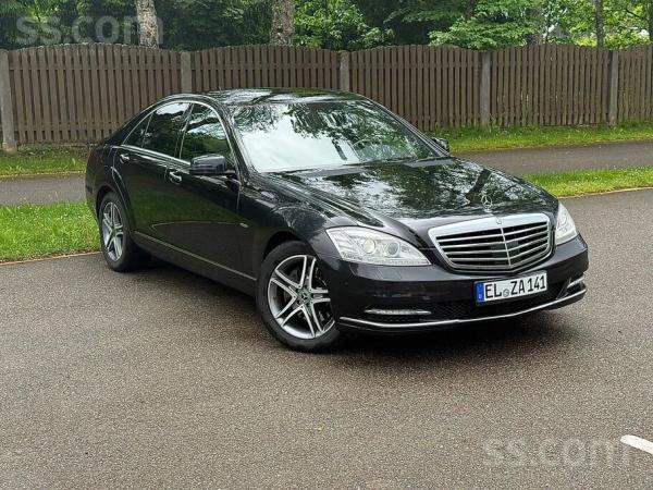 Black Mercedes-Benz S 350 2011 in Riga, with an engine capacity of 3.00 L and mileage of 270 thousand km for 12488 €, photo 2 on AUTOMOTO.COM.LV