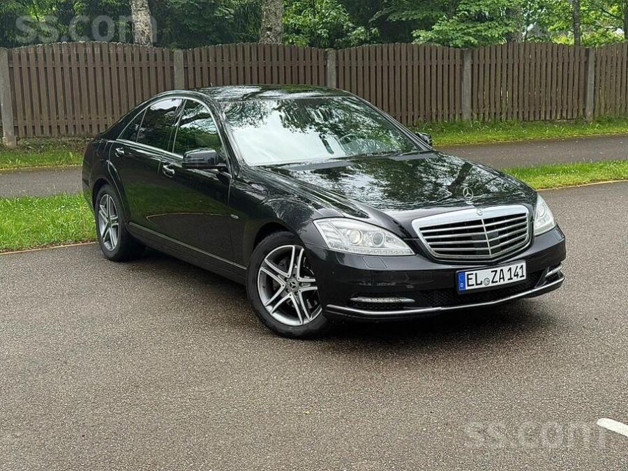 Black Mercedes-Benz S 350 2011 in Riga, with an engine capacity of 3.00 L and mileage of 270 thousand km for 12488 €, photo 2 on AUTOMOTO.COM.LV