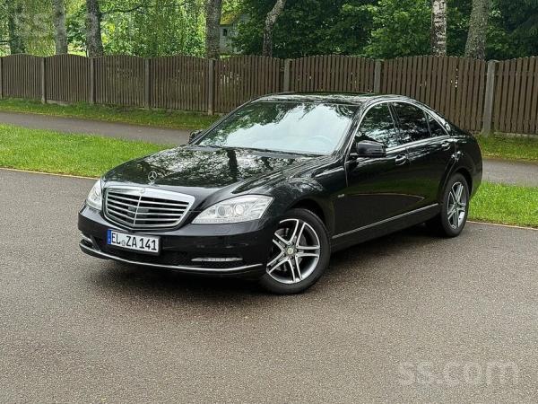 Black Mercedes-Benz S 350 2011 in Riga, with an engine capacity of 3.00 L and mileage of 270 thousand km for 12488 €, photo 3 on AUTOMOTO.COM.LV