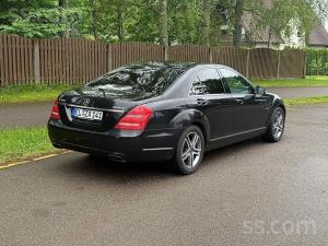 Black Mercedes-Benz S 350 2011 in Riga, with an engine capacity of 3.00 L and mileage of 270 thousand km for 12488 €, photo 4 on AUTOMOTO.COM.LV