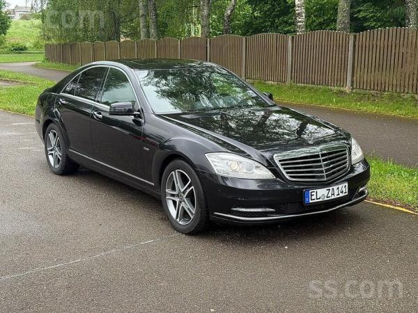 Black Mercedes-Benz S 350 2011 in Riga, with an engine capacity of 3.00 L and mileage of 270 thousand km for 12488 €, photo 5 on AUTOMOTO.COM.LV