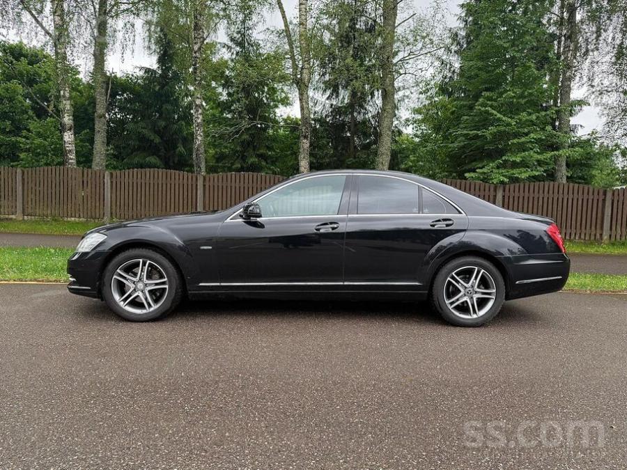 Black Mercedes-Benz S 350 2011 in Riga, with an engine capacity of 3.00 L and mileage of 270 thousand km for 12488 €, photo 7 on AUTOMOTO.COM.LV