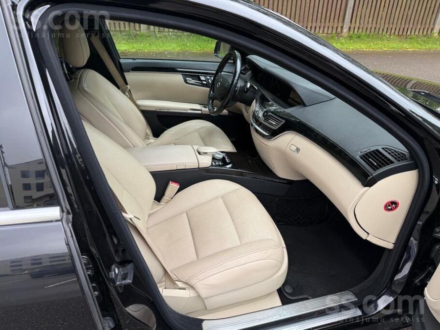 Black Mercedes-Benz S 350 2011 in Riga, with an engine capacity of 3.00 L and mileage of 270 thousand km for 12488 €, photo 12 on AUTOMOTO.COM.LV