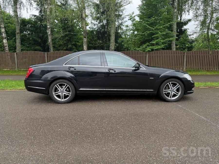 Black Mercedes-Benz S 350 2011 in Riga, with an engine capacity of 3.00 L and mileage of 270 thousand km for 12488 €, photo 14 on AUTOMOTO.COM.LV