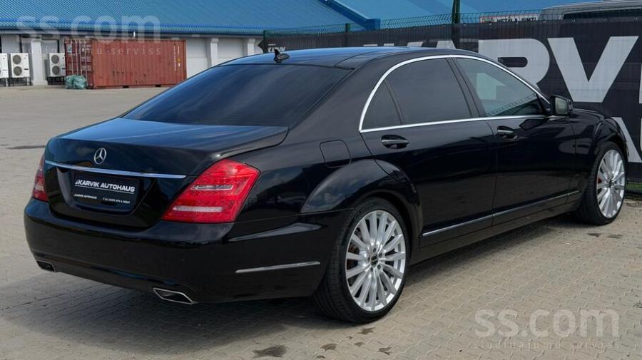 Черный Мерседес С 350 2011 в Лиепая, объемом двигателя 3.00 л и пробегом 353 тыс. км за 10950 €, фото 5 на AUTOMOTO.COM.LV