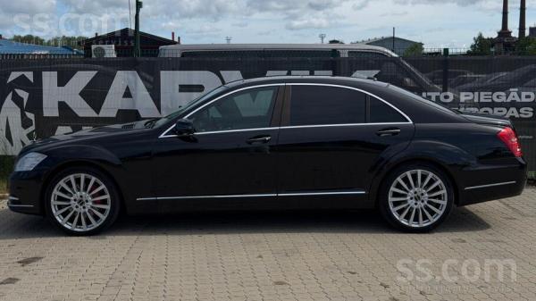 Black Mercedes-Benz S 350 2011 in Liepaja, with an engine capacity of 3.00 L and mileage of 353 thousand km for 10950 €, photo 7 on AUTOMOTO.COM.LV