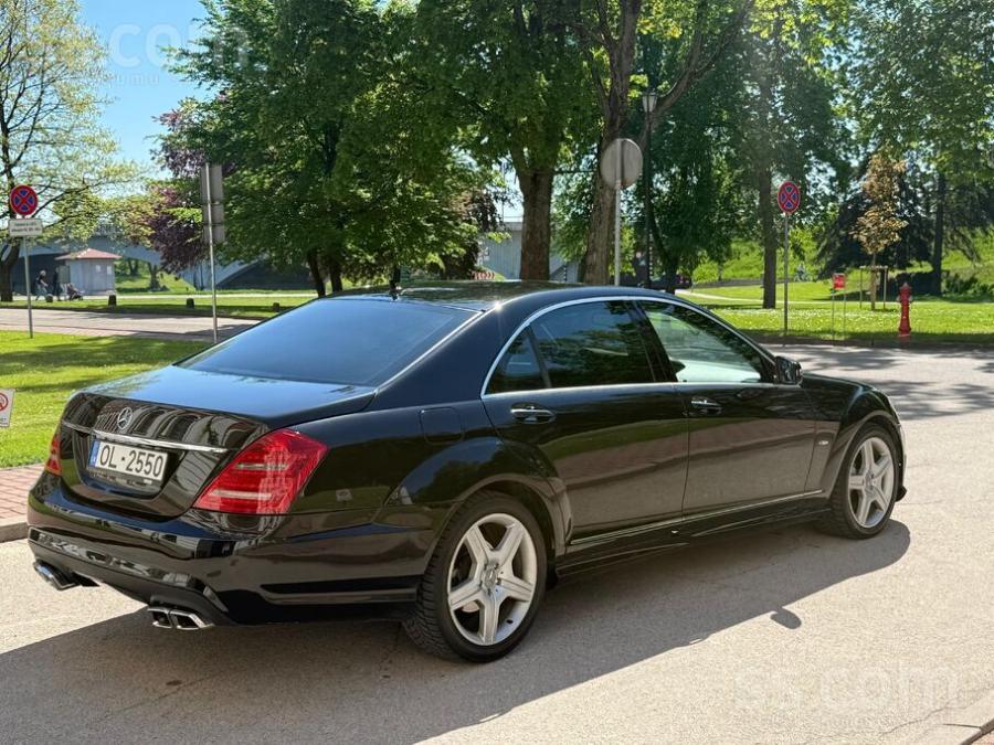 Черный Мерседес С 350 2011 в Елгава, объемом двигателя 3.00 л и пробегом 281 тыс. км за 10000 €, фото 3 на AUTOMOTO.COM.LV