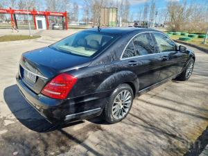 Черный Мерседес С 350 2011 в Рига, объемом двигателя 3.00 л и пробегом 299 тыс. км за 8500 €, фото 3 на AUTOMOTO.COM.LV