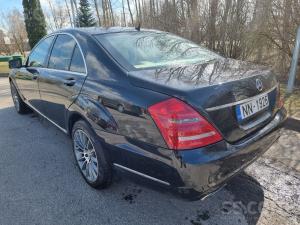 Черный Мерседес С 350 2011 в Рига, объемом двигателя 3.00 л и пробегом 299 тыс. км за 8500 €, фото 4 на AUTOMOTO.COM.LV