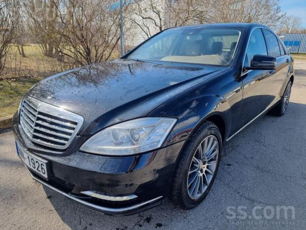 Black Mercedes-Benz S 350 2011 in Riga, with an engine capacity of 3.00 L and mileage of 299 thousand km for 8500 €, photo 4 on AUTOMOTO.COM.LV