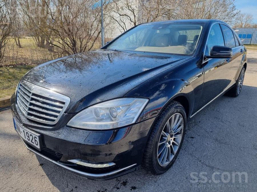 Черный Мерседес С 350 2011 в Рига, объемом двигателя 3.00 л и пробегом 299 тыс. км за 8500 €, фото 5 на AUTOMOTO.COM.LV