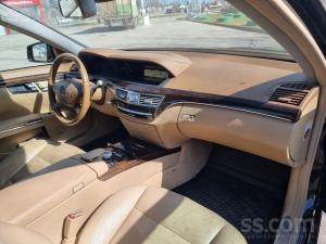 Черный Мерседес С 350 2011 в Рига, объемом двигателя 3.00 л и пробегом 299 тыс. км за 8500 €, фото 6 на AUTOMOTO.COM.LV
