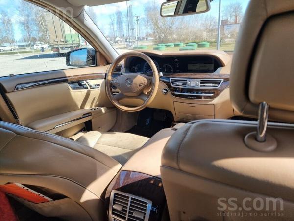 Black Mercedes-Benz S 350 2011 in Riga, with an engine capacity of 3.00 L and mileage of 299 thousand km for 8500 €, photo 6 on AUTOMOTO.COM.LV