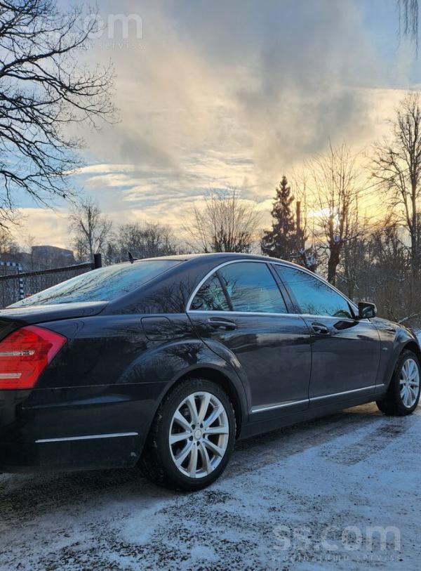 Melns Mercedes-Benz S 350 2011 Rīga, ar dzinēja tilpumu 3.00 L un nobraukumu 266 tūkst. km par 12444 €, foto 4 vietnē AUTOMOTO.COM.LV