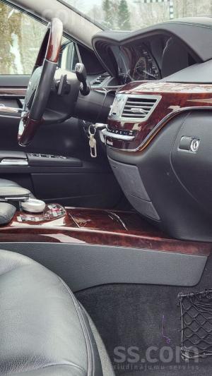 Melns Mercedes-Benz S 350 2011 Rīga, ar dzinēja tilpumu 3.00 L un nobraukumu 266 tūkst. km par 12444 €, foto 8 vietnē AUTOMOTO.COM.LV