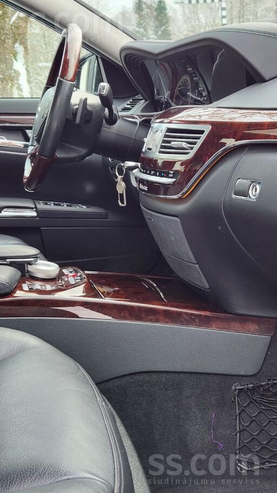 Melns Mercedes-Benz S 350 2011 Rīga, ar dzinēja tilpumu 3.00 L un nobraukumu 266 tūkst. km par 12444 €, foto 8 vietnē AUTOMOTO.COM.LV