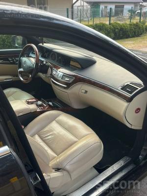 Black Mercedes-Benz S 350 2011 in Riga, with an engine capacity of 3.00 L and mileage of 365 thousand km for 10500 €, photo 4 on AUTOMOTO.COM.LV