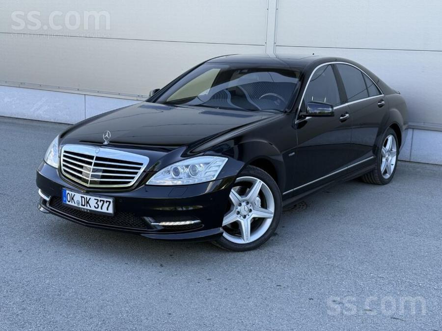Черный Мерседес С 350 2011 в Рига, объемом двигателя 3.00 л и пробегом 0 тыс. км за 18588 €, фото 1 на AUTOMOTO.COM.LV