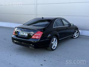 Черный Мерседес С 350 2011 в Рига, объемом двигателя 3.00 л и пробегом 0 тыс. км за 18588 €, фото 4 на AUTOMOTO.COM.LV