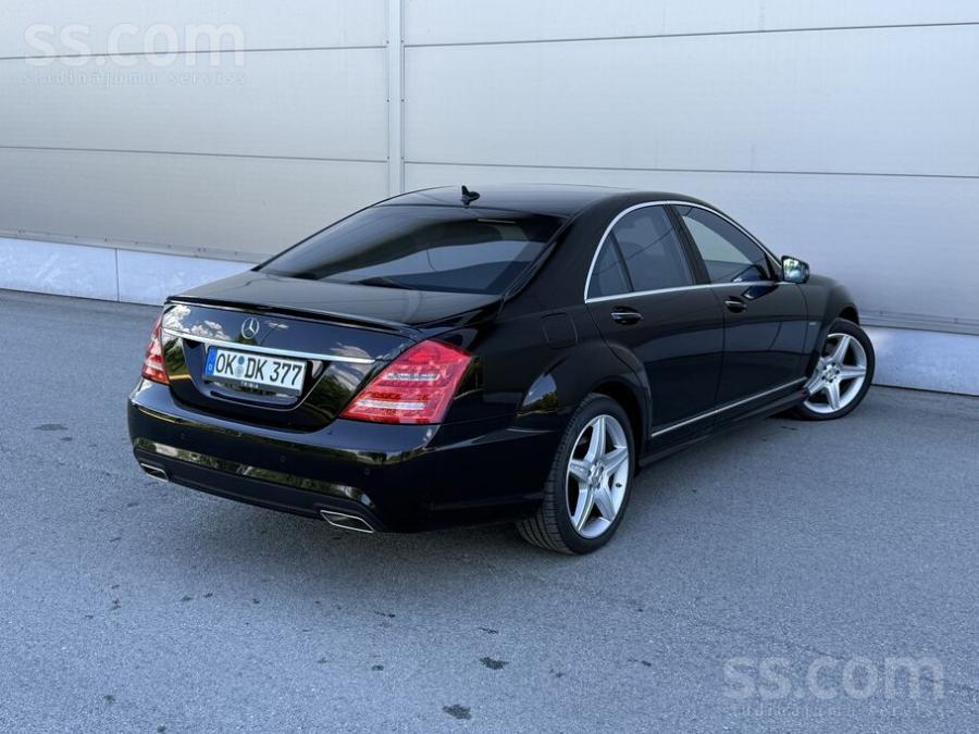 Черный Мерседес С 350 2011 в Рига, объемом двигателя 3.00 л и пробегом 0 тыс. км за 18588 €, фото 4 на AUTOMOTO.COM.LV