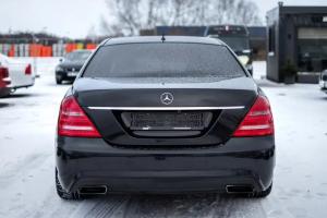 Черный Мерседес С 350 2011 в Лиепая, объемом двигателя 3.00 л и пробегом 240 тыс. км за 16800 €, фото 4 на AUTOMOTO.COM.LV