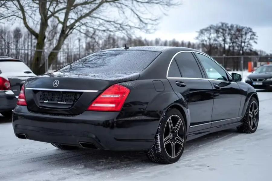 Черный Мерседес С 350 2011 в Лиепая, объемом двигателя 3.00 л и пробегом 240 тыс. км за 16800 €, фото 5 на AUTOMOTO.COM.LV