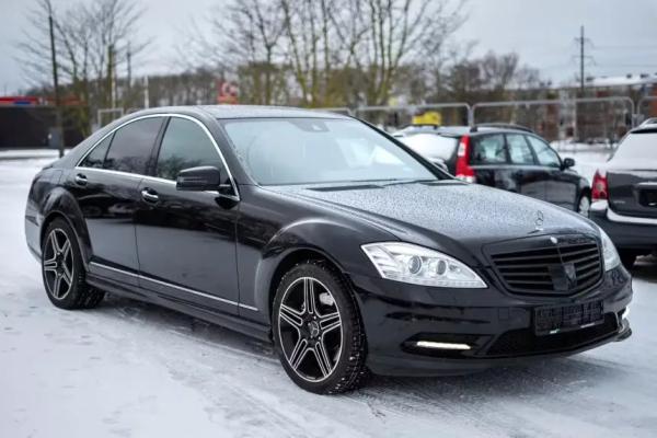 Black Mercedes-Benz S 350 2011 in Liepaja, with an engine capacity of 3.00 L and mileage of 240 thousand km for 16800 €, photo 5 on AUTOMOTO.COM.LV