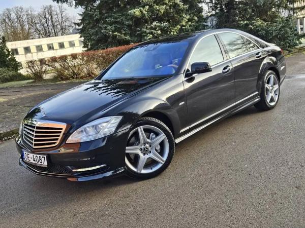 Black Mercedes-Benz S 350 2011 in Jekabpils, with an engine capacity of 3.00 L and mileage of 369 thousand km for 12 €, photo 1 on AUTOMOTO.COM.LV