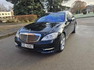 Черный Мерседес С 350 2011 в Екабпилс, объемом двигателя 3.00 л и пробегом 369 тыс. км за 12 €, фото 3 на AUTOMOTO.COM.LV