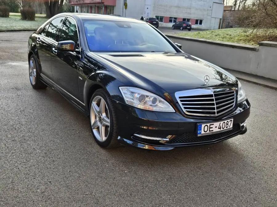 Черный Мерседес С 350 2011 в Екабпилс, объемом двигателя 3.00 л и пробегом 369 тыс. км за 12 €, фото 5 на AUTOMOTO.COM.LV