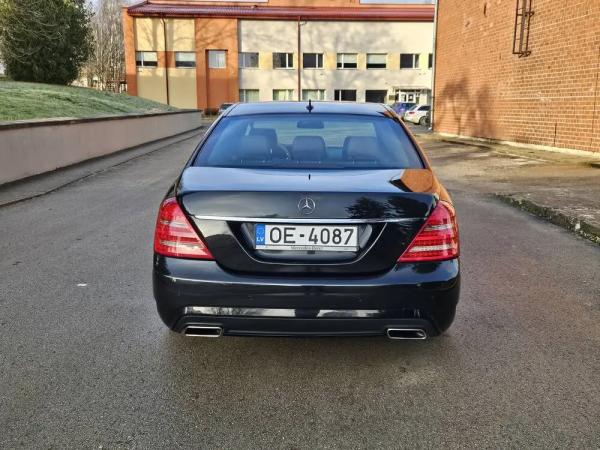Black Mercedes-Benz S 350 2011 in Jekabpils, with an engine capacity of 3.00 L and mileage of 369 thousand km for 12 €, photo 8 on AUTOMOTO.COM.LV