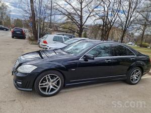 Черный Мерседес С 350 2011 в Рига, объемом двигателя 3.00 л и пробегом 217 тыс. км за 12000 €, фото  на AUTOMOTO.COM.LV