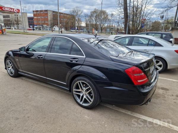 Черный Мерседес С 350 2011 в Рига, объемом двигателя 3.00 л и пробегом 217 тыс. км за 12000 €, фото 4 на AUTOMOTO.COM.LV