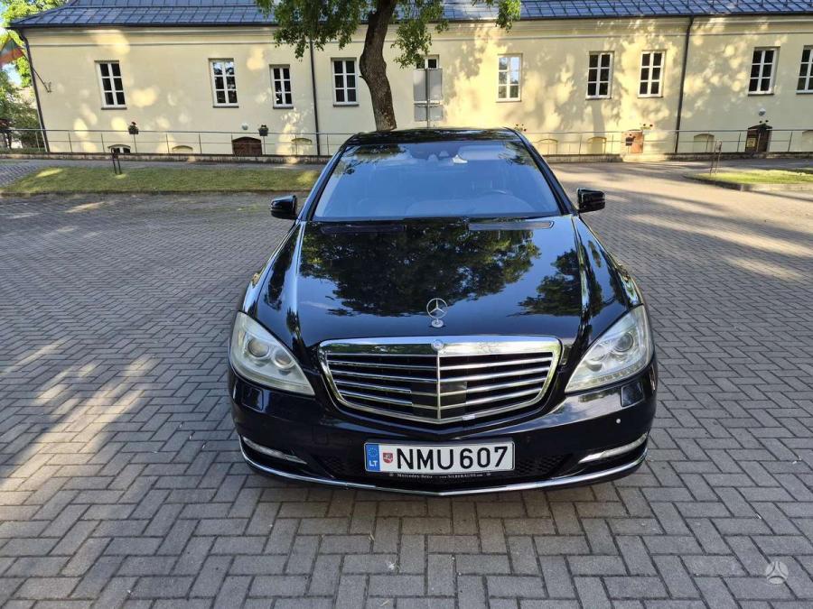 Melns Mercedes-Benz S 350 2011 Lazdijai, ar dzinēja tilpumu 2.99 L un nobraukumu 268 tūkst. km par 8500 €, foto 1 vietnē AUTOMOTO.COM.LV