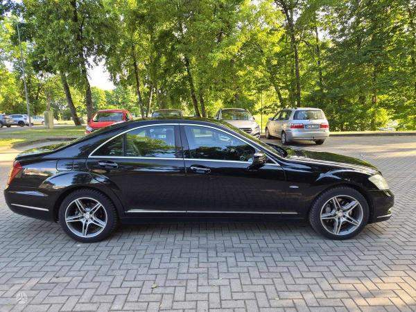 Melns Mercedes-Benz S 350 2011 Lazdijai, ar dzinēja tilpumu 2.99 L un nobraukumu 268 tūkst. km par 8500 €, foto 3 vietnē AUTOMOTO.COM.LV