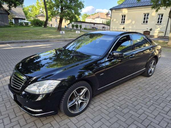 Melns Mercedes-Benz S 350 2011 Lazdijai, ar dzinēja tilpumu 2.99 L un nobraukumu 268 tūkst. km par 8500 €, foto 8 vietnē AUTOMOTO.COM.LV