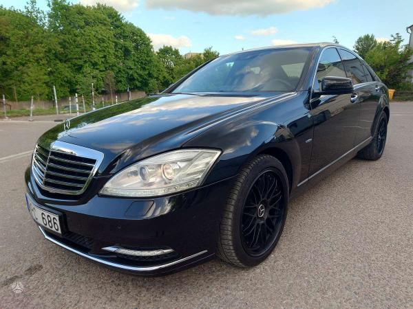 Melns Mercedes-Benz S 350 2011 Viļņa, ar dzinēja tilpumu 2.99 L un nobraukumu 291 tūkst. km par 10500 €, foto 2 vietnē AUTOMOTO.COM.LV