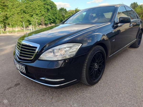 Melns Mercedes-Benz S 350 2011 Viļņa, ar dzinēja tilpumu 2.99 L un nobraukumu 291 tūkst. km par 10500 €, foto 3 vietnē AUTOMOTO.COM.LV