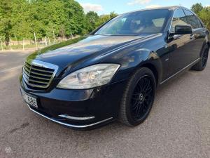 Черный Мерседес С 350 2011 в Вильнюс, объемом двигателя 2.99 л и пробегом 291 тыс. км за 10500 €, фото 4 на AUTOMOTO.COM.LV