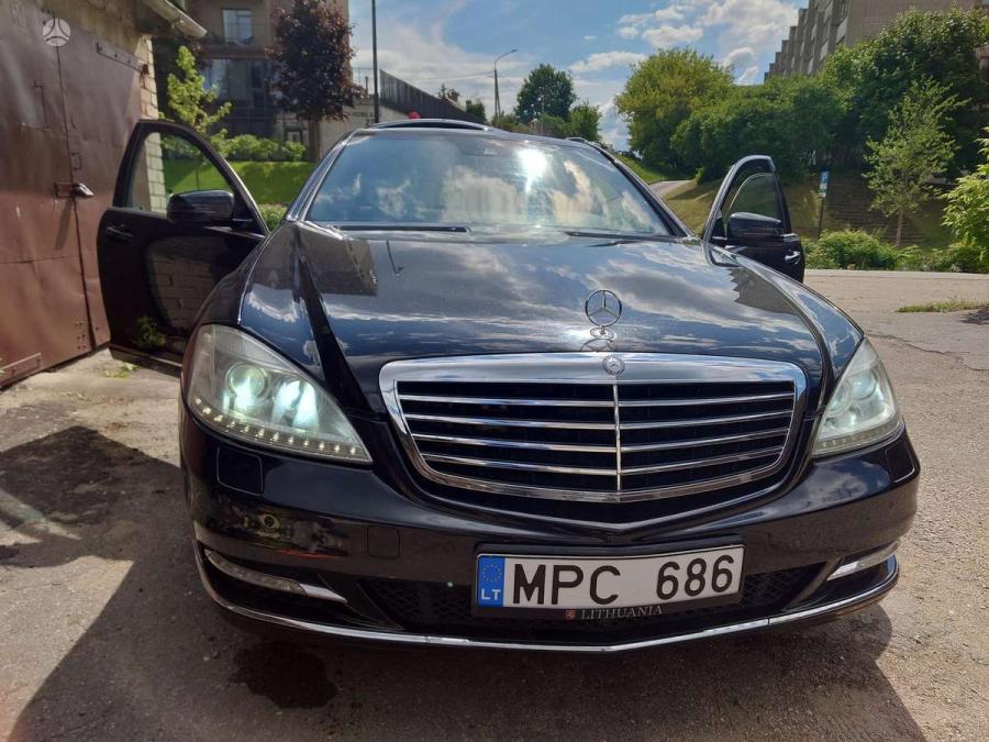 Черный Мерседес С 350 2011 в Вильнюс, объемом двигателя 2.99 л и пробегом 291 тыс. км за 10500 €, фото 5 на AUTOMOTO.COM.LV