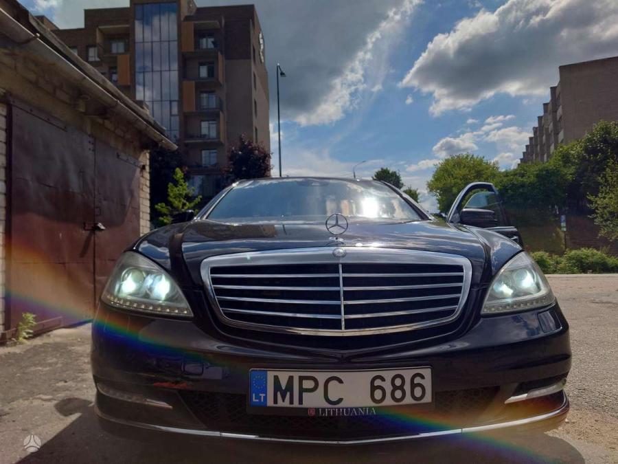 Черный Мерседес С 350 2011 в Вильнюс, объемом двигателя 2.99 л и пробегом 291 тыс. км за 10500 €, фото 7 на AUTOMOTO.COM.LV