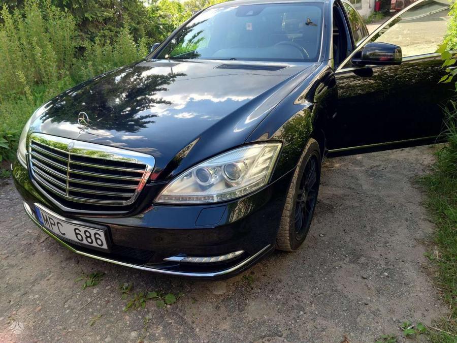 Черный Мерседес С 350 2011 в Вильнюс, объемом двигателя 2.99 л и пробегом 291 тыс. км за 10500 €, фото 8 на AUTOMOTO.COM.LV